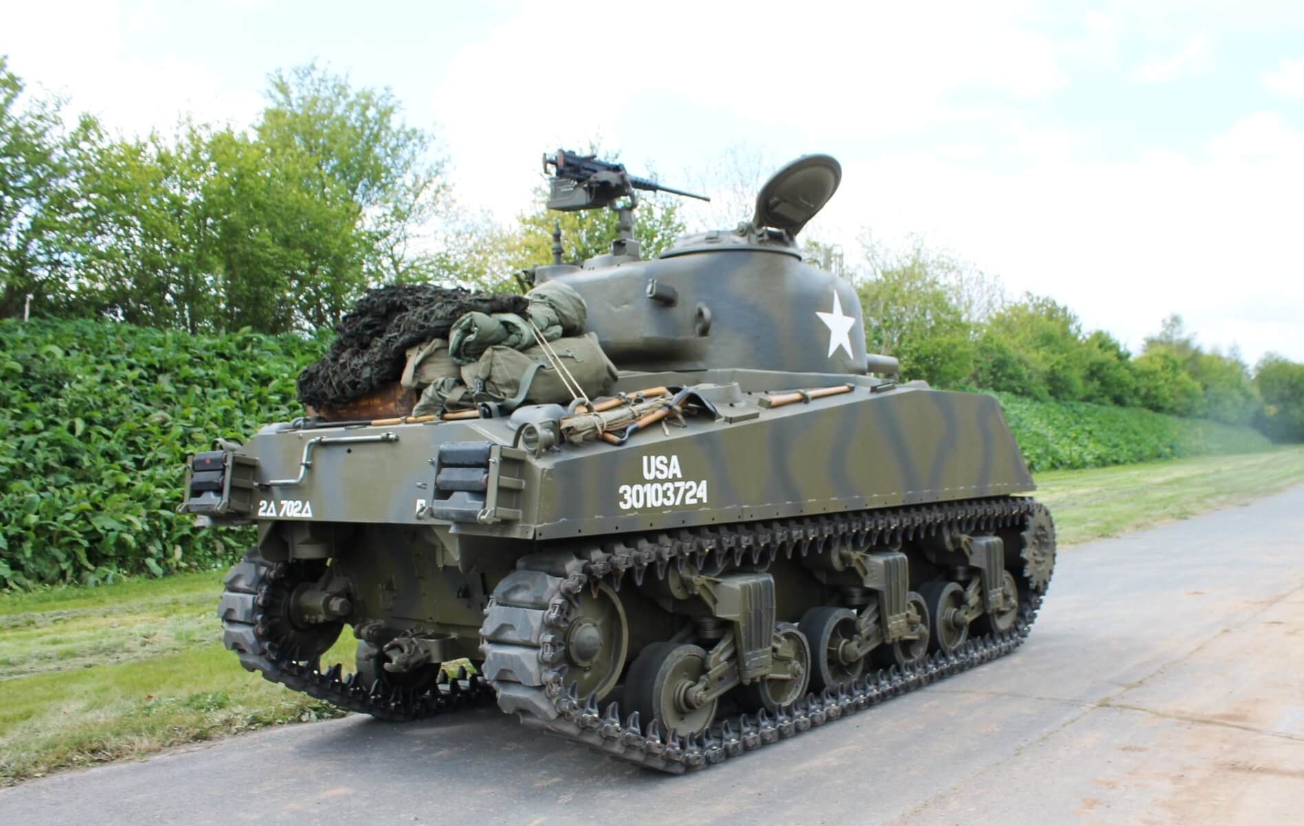 M4 Sherman "105" - Normandy summer 1944 - Military classic vehicles