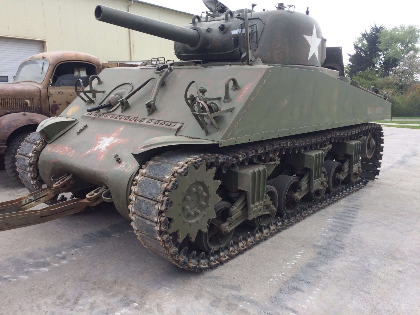 M4 Sherman "105" - Normandy summer 1944 - Military classic vehicles